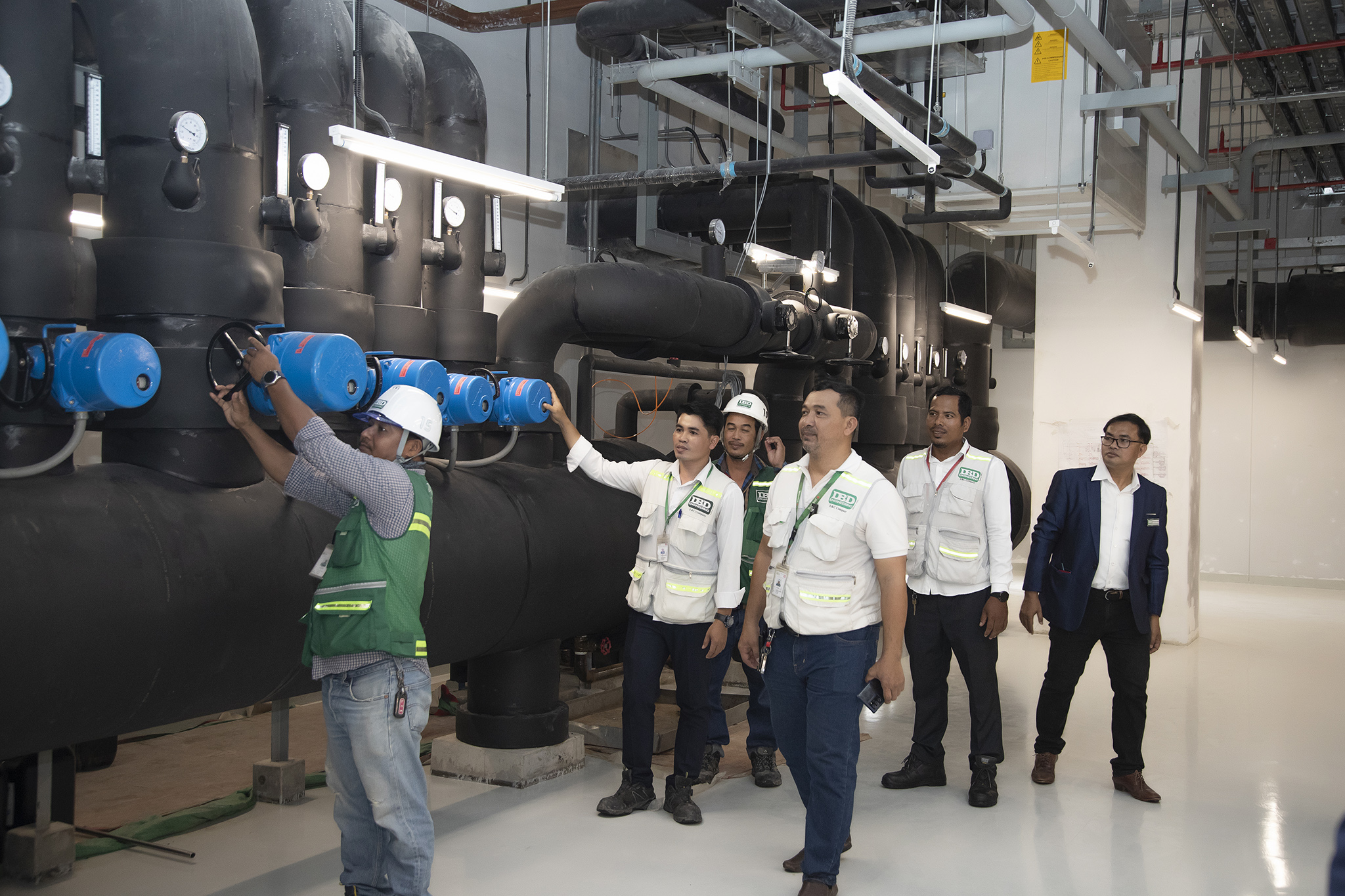 ផ្សារទំនើប ជីប ម៉ុង ២៧១ មេហ្គាម៉ល ចាប់ផ្តើមដំណើរហើយ! – DBD Engineering Plc.